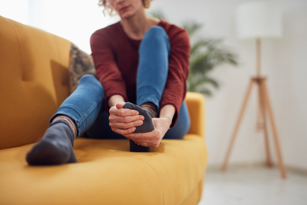 Pinky Toe Pain 101: Here's Everything You Need To Know