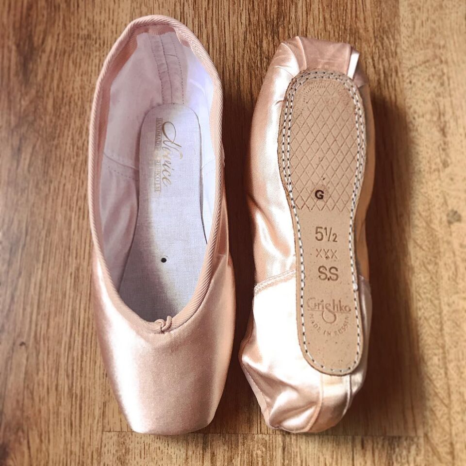 15 Best Pointe Shoes For Beginners To Keep You On Your Toes
