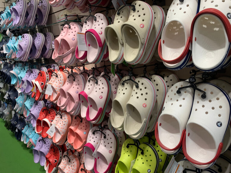 Do White Crocs Get Dirty? 5 Easy Methods To Clean Them