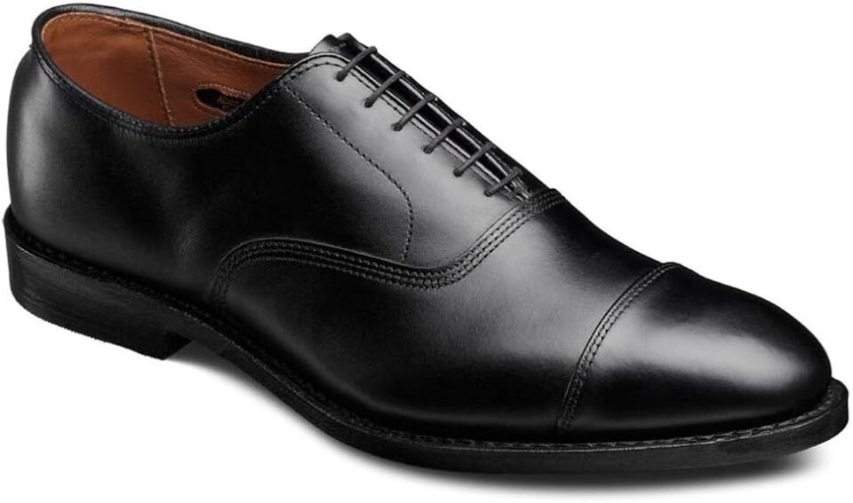 Pilots Swear By These 16 Shoes for Comfort and Performance