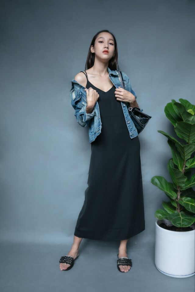 How To Wear Slides: 8 Ideas For Your Next Fashion Adventure