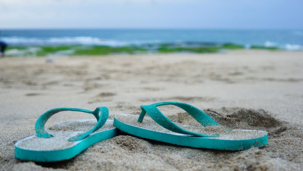What's The Difference Between Flip Flops And Sandals?