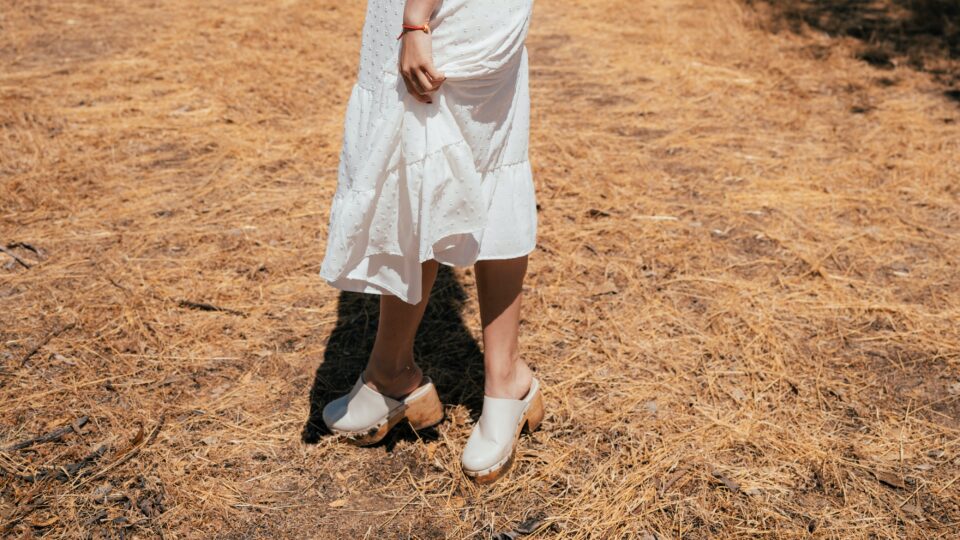 How To Wear Clogs? 8 Outfits Worthy Of Your Attention