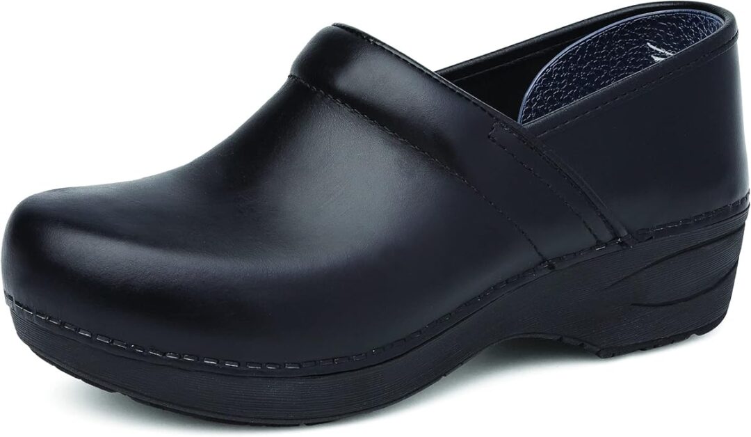 15 Must-Have Kitchen Shoe for Chefs, Servers, and Food Industry Pros